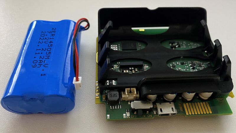 TAT141 Battery Replacement Instructions - Teltonika Telematics Wiki